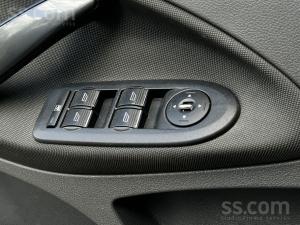 Zils Ford Kuga 2009 Cēsis, ar dzinēja tilpumu 2.00 L un nobraukumu 259 tūkst. km par 4600 €, foto 17 vietnē AUTOMOTO.COM.LV