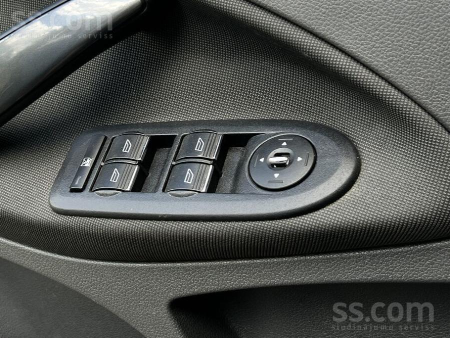 Zils Ford Kuga 2009 Cēsis, ar dzinēja tilpumu 2.00 L un nobraukumu 259 tūkst. km par 4600 €, foto 17 vietnē AUTOMOTO.COM.LV