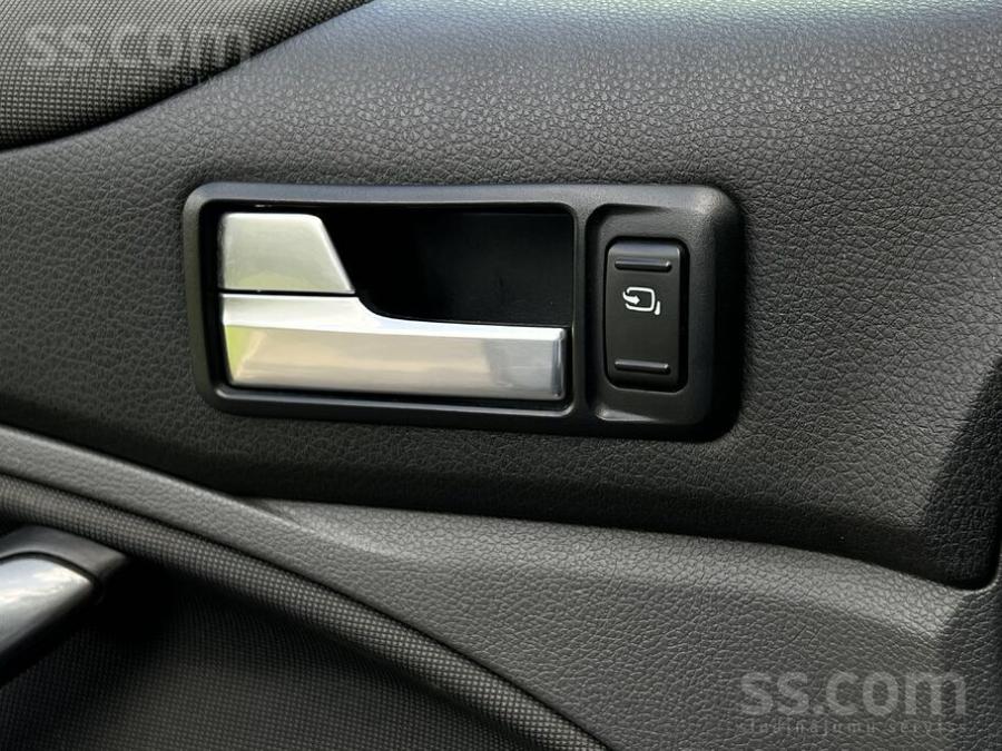 Zils Ford Kuga 2009 Cēsis, ar dzinēja tilpumu 2.00 L un nobraukumu 259 tūkst. km par 4600 €, foto 18 vietnē AUTOMOTO.COM.LV