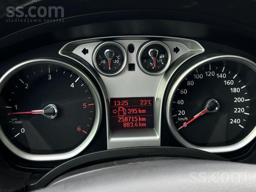 Zils Ford Kuga 2009 Cēsis, ar dzinēja tilpumu 2.00 L un nobraukumu 259 tūkst. km par 4600 €, foto 25 vietnē AUTOMOTO.COM.LV