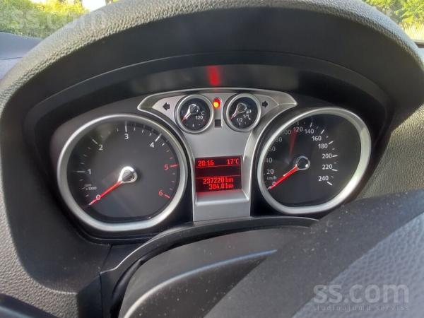 Zils Ford Kuga 2010 Liepāja, ar dzinēja tilpumu 2.00 L un nobraukumu 234 tūkst. km par 5300 €, foto 5 vietnē AUTOMOTO.COM.LV