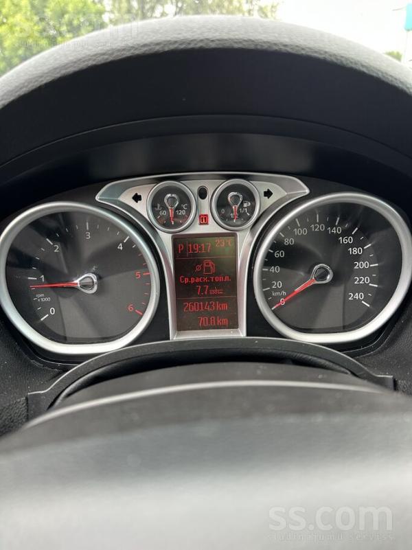 Zils Ford Kuga 2010 Bauska, ar dzinēja tilpumu 2.00 L un nobraukumu 260 tūkst. km par 6300 €, foto 10 vietnē AUTOMOTO.COM.LV