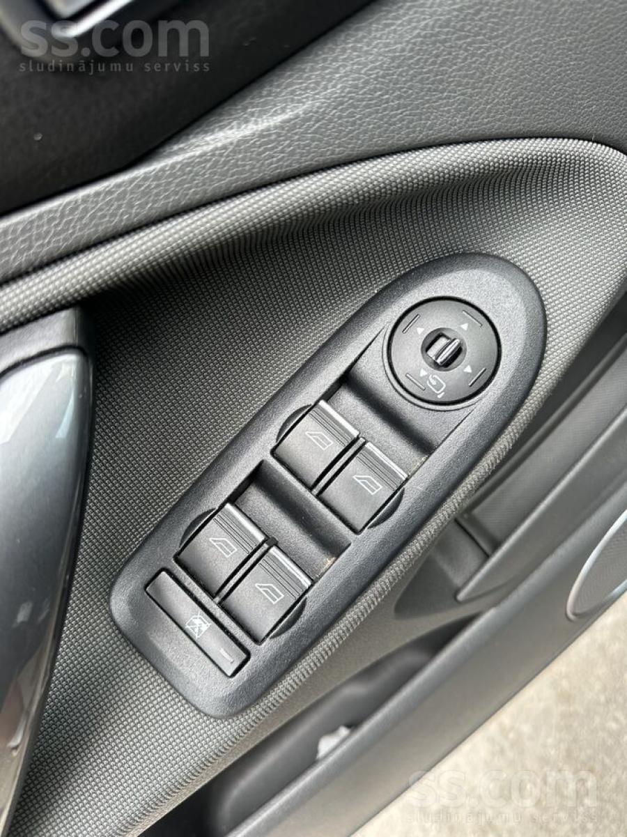 Zils Ford Kuga 2010 Bauska, ar dzinēja tilpumu 2.00 L un nobraukumu 260 tūkst. km par 6300 €, foto 13 vietnē AUTOMOTO.COM.LV