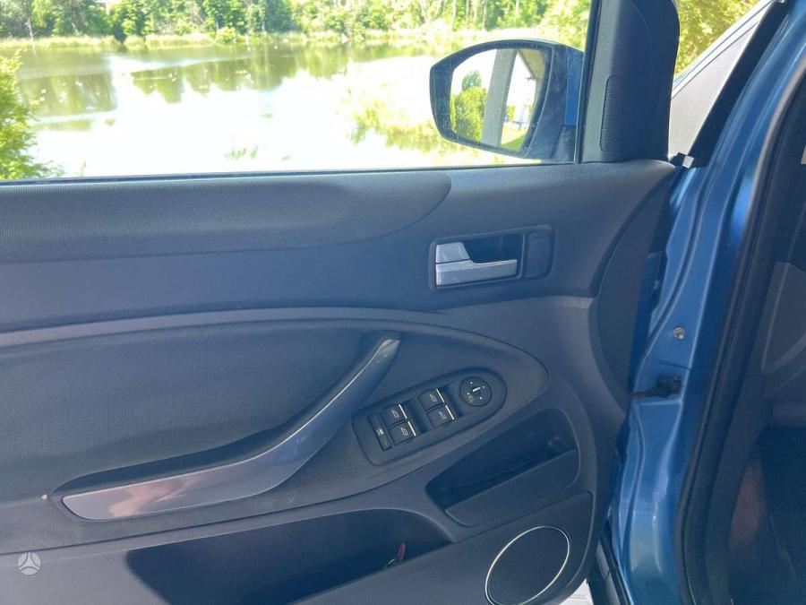 Blue Ford Kuga 2011 in Vilnius, with an engine capacity of 0.20 L and mileage of 370 thousand km for 3999 €, photo 13 on AUTOMOTO.COM.LV