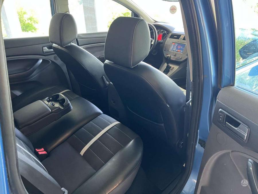 Blue Ford Kuga 2011 in Vilnius, with an engine capacity of 0.20 L and mileage of 370 thousand km for 3999 €, photo 19 on AUTOMOTO.COM.LV