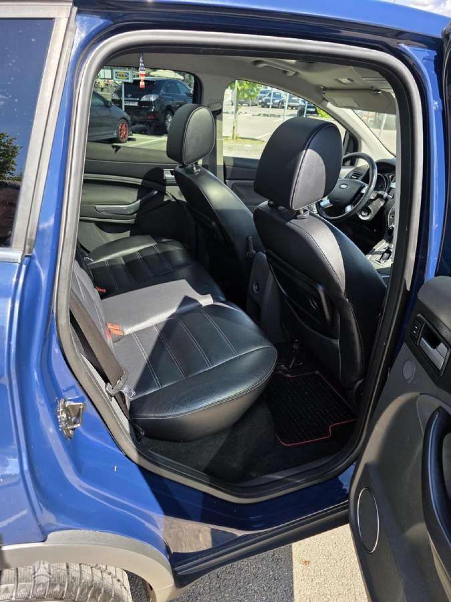 Blue Ford Kuga 2011 in Siauliai, with an engine capacity of 2.00 L and mileage of 266 thousand km for 4600 €, photo 14 on AUTOMOTO.COM.LV