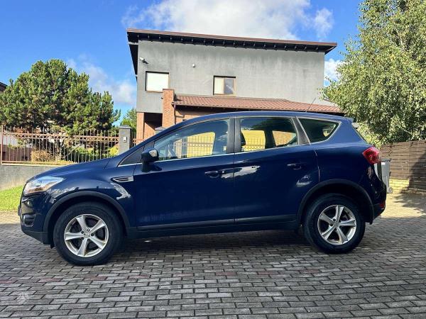 Ford Kuga 2011 in Klaipeda on AUTOMOTO.COM.LV Blue Ford Kuga 2011 in Klaipeda, with an engine capacity of 2.00 L and mileage of 298 thousand km for 5200 €, photo 4 on AUTOMOTO.COM.LV