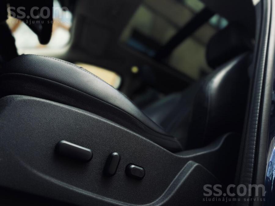 Zils Ford Kuga 2013 Cēsis, ar dzinēja tilpumu 2.00 L un nobraukumu 0 tūkst. km par 9650 €, foto 14 vietnē AUTOMOTO.COM.LV