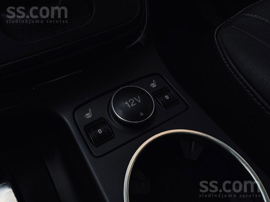 Zils Ford Kuga 2013 Cēsis, ar dzinēja tilpumu 2.00 L un nobraukumu 0 tūkst. km par 9650 €, foto 23 vietnē AUTOMOTO.COM.LV