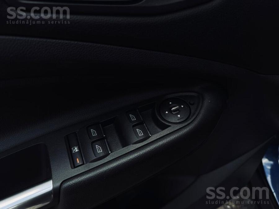 Zils Ford Kuga 2013 Cēsis, ar dzinēja tilpumu 2.00 L un nobraukumu 0 tūkst. km par 9650 €, foto 25 vietnē AUTOMOTO.COM.LV