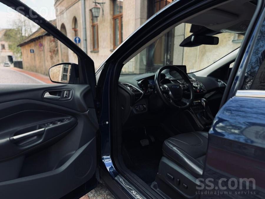 Zils Ford Kuga 2013 Cēsis, ar dzinēja tilpumu 2.00 L un nobraukumu 0 tūkst. km par 9650 €, foto 26 vietnē AUTOMOTO.COM.LV