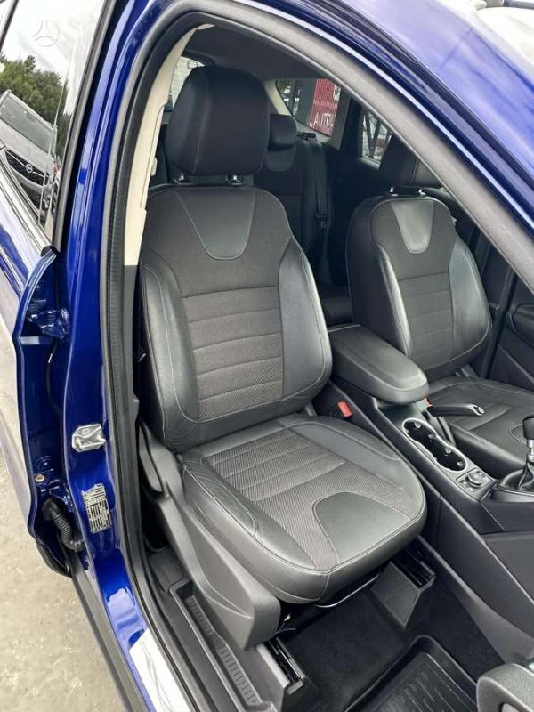 Blue Ford Kuga 2013 in Alytus, with an engine capacity of 1.60 L and mileage of 225 thousand km for 7650 €, photo 8 on AUTOMOTO.COM.LV
