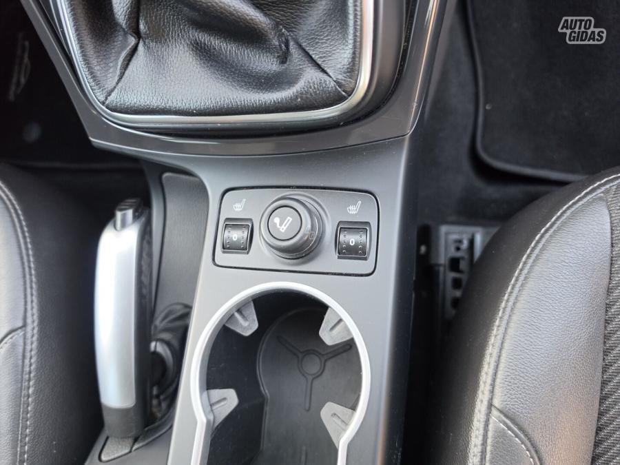 Zils Ford Kuga 2015 Pakruojis, ar dzinēja tilpumu 2.00 L un nobraukumu 185 tūkst. km par 7100 €, foto 18 vietnē AUTOMOTO.COM.LV