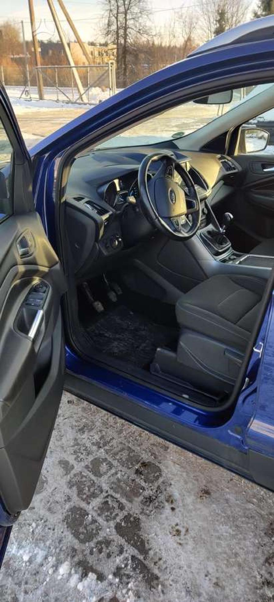 Blue Ford Kuga 2018 in Radviliskis, with an engine capacity of 1.50 L and mileage of 137 thousand km for 10600 €, photo 7 on AUTOMOTO.COM.LV