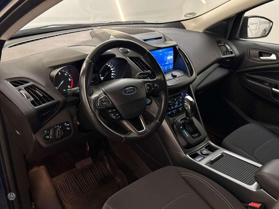 Blue Ford Kuga 2019 in Marijampole, with an engine capacity of 2.00 L and mileage of 122 thousand km for 10850 €, photo 3 on AUTOMOTO.COM.LV