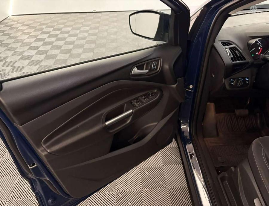 Blue Ford Kuga 2019 in Marijampole, with an engine capacity of 2.00 L and mileage of 122 thousand km for 10850 €, photo 21 on AUTOMOTO.COM.LV