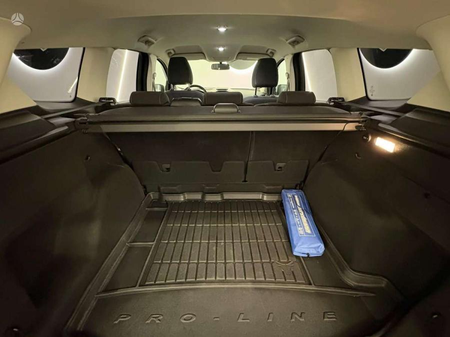 Blue Ford Kuga 2019 in Marijampole, with an engine capacity of 2.00 L and mileage of 122 thousand km for 10850 €, photo 25 on AUTOMOTO.COM.LV