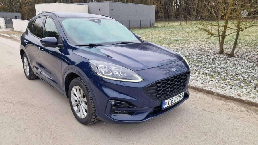 Blue Ford Kuga 2020 in Siauliai, with an engine capacity of 2.50 L and mileage of 240 thousand km for 17300 €, photo 1 on AUTOMOTO.COM.LV