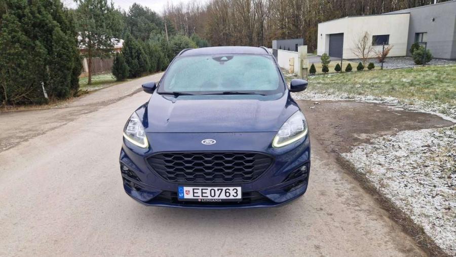 Blue Ford Kuga 2020 in Siauliai, with an engine capacity of 2.50 L and mileage of 240 thousand km for 17300 €, photo 2 on AUTOMOTO.COM.LV