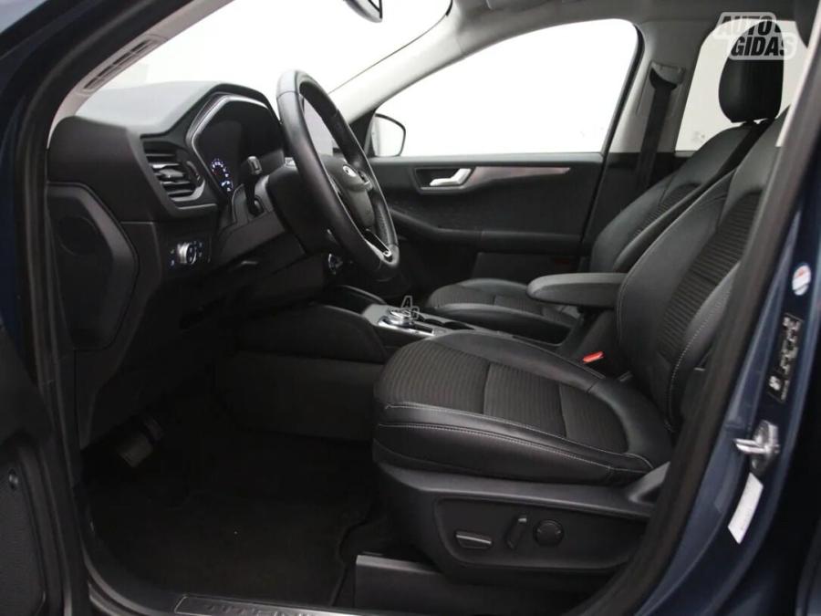 Blue Ford Kuga 2020 in Vilnius, with an engine capacity of 2.50 L and mileage of 157 thousand km for 17499 €, photo 5 on AUTOMOTO.COM.LV