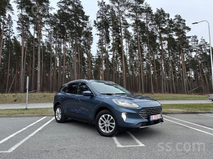 Blue Ford Kuga 2021 in Riga, with an engine capacity of 2.50 L and mileage of 101 thousand km for 19800 €, photo 4 on AUTOMOTO.COM.LV