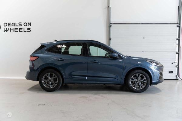 Blue Ford Kuga 2021 in Vilnius, with an engine capacity of 2.49 L and mileage of 92 thousand km for 22500 €, photo 3 on AUTOMOTO.COM.LV