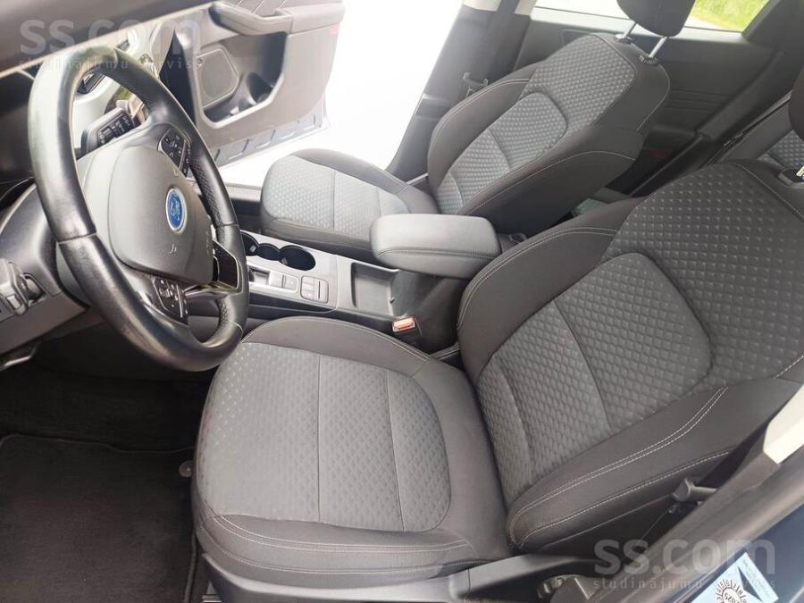 Blue Ford Kuga 2021 in Riga, with an engine capacity of 2.00 L and mileage of 67 thousand km for 16240 €, photo 1 on AUTOMOTO.COM.LV