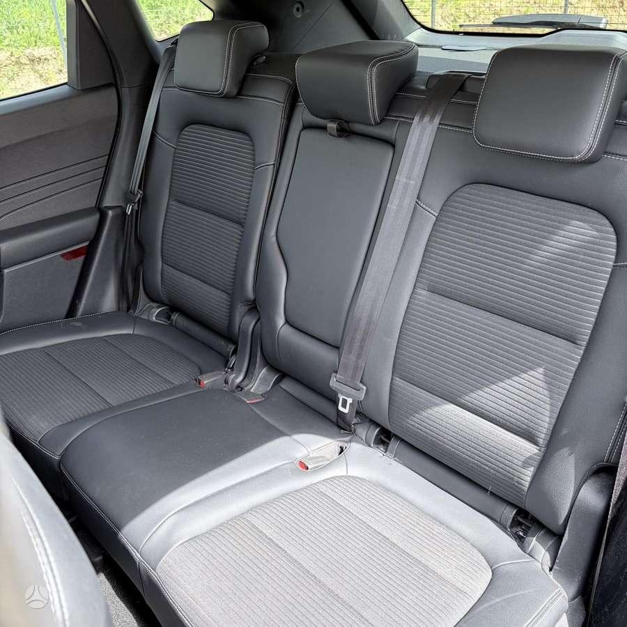 Blue Ford Kuga 2022 in Vilnius, with an engine capacity of 1.50 L and mileage of 175 thousand km for 13500 €, photo 17 on AUTOMOTO.COM.LV