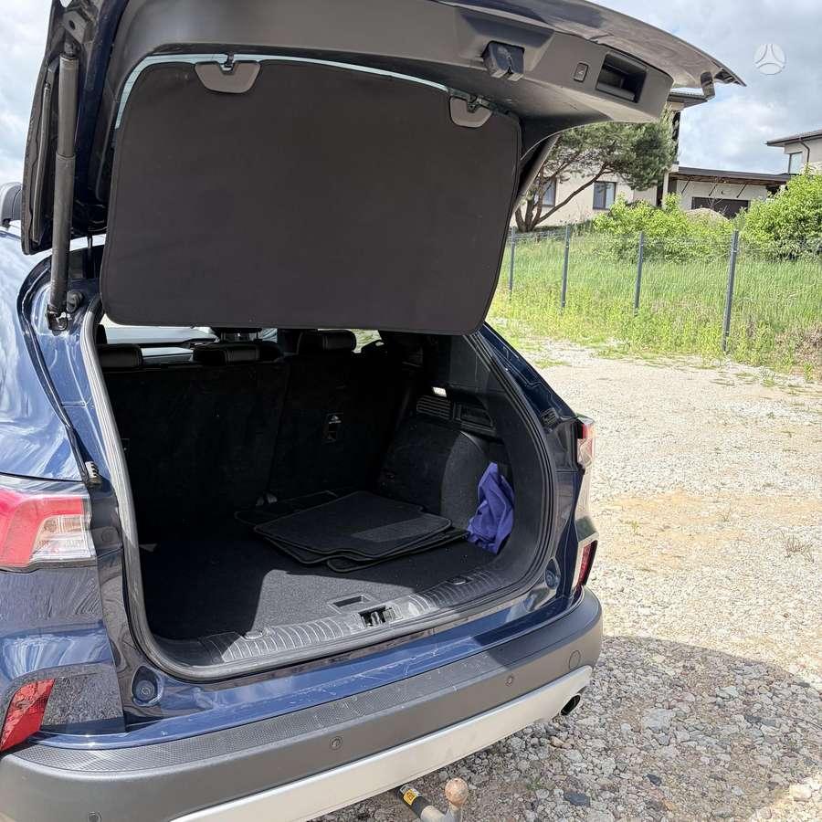 Blue Ford Kuga 2022 in Vilnius, with an engine capacity of 1.50 L and mileage of 175 thousand km for 13500 €, photo 18 on AUTOMOTO.COM.LV