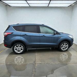 Blue Ford Kuga 2018 in Vilnius, with an engine capacity of 1.50 L and mileage of 200 thousand km for 10421 €, photo 4 on AUTOMOTO.COM.LV