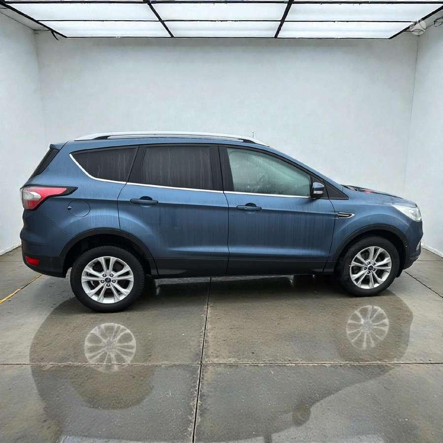 Blue Ford Kuga 2018 in Vilnius, with an engine capacity of 1.50 L and mileage of 200 thousand km for 10421 €, photo 4 on AUTOMOTO.COM.LV