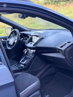 Blue Ford Kuga 2019 in Vilnius, with an engine capacity of 2.20 L and mileage of 129 thousand km for 12000 €, photo 7 on AUTOMOTO.COM.LV