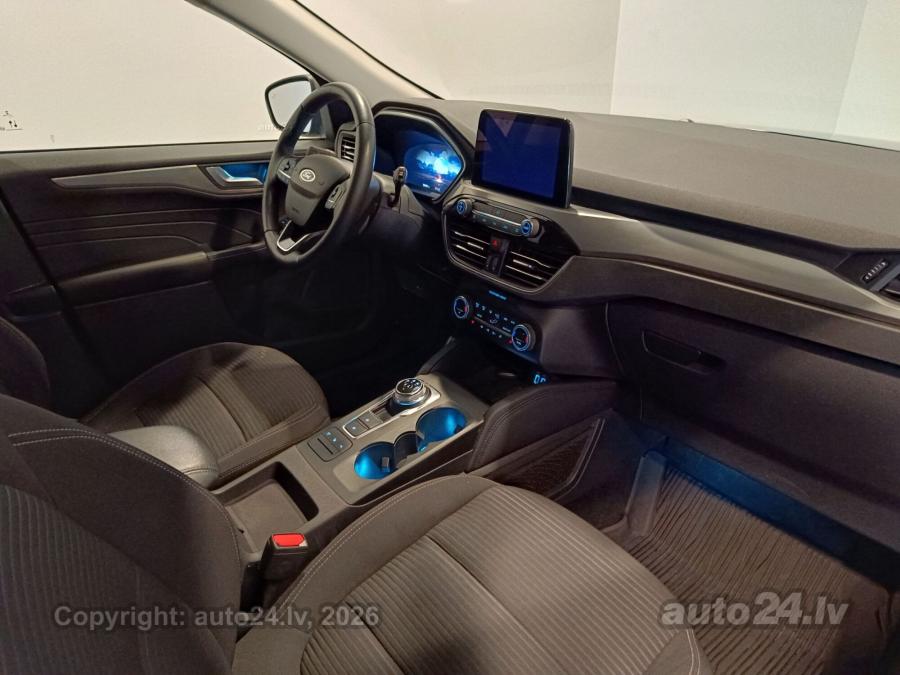 Blue Ford Kuga 2021 in Tallinn, with an engine capacity of 2.50 L and mileage of 100 thousand km for 17990 €, photo 9 on AUTOMOTO.COM.LV