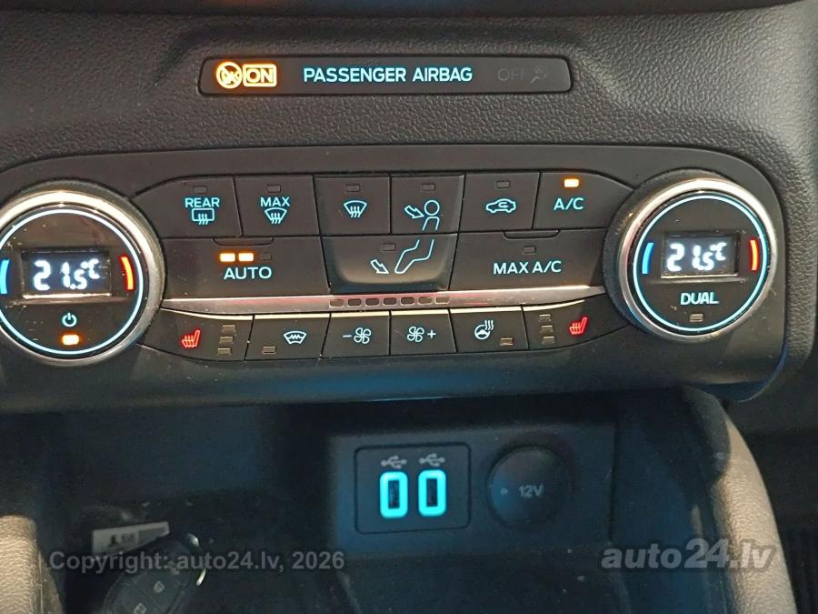 Blue Ford Kuga 2021 in Tallinn, with an engine capacity of 2.50 L and mileage of 100 thousand km for 17990 €, photo 17 on AUTOMOTO.COM.LV