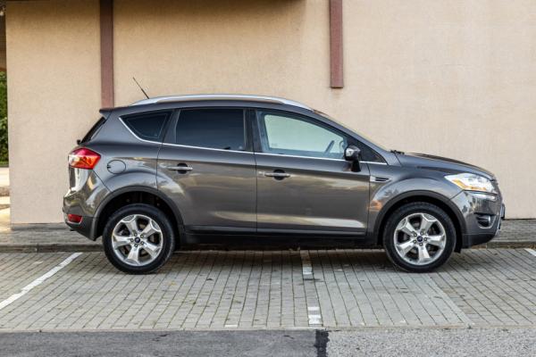 Brown Ford Kuga 2012 in Riga, with an engine capacity of 2.00 L and mileage of 202 thousand km for 7690 €, photo 7 on AUTOMOTO.COM.LV