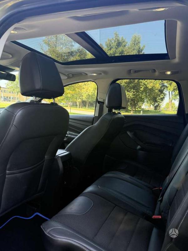 Brown Ford Kuga 2013 in Taurage, with an engine capacity of 2.00 L and mileage of 270 thousand km for 4400 €, photo 9 on AUTOMOTO.COM.LV