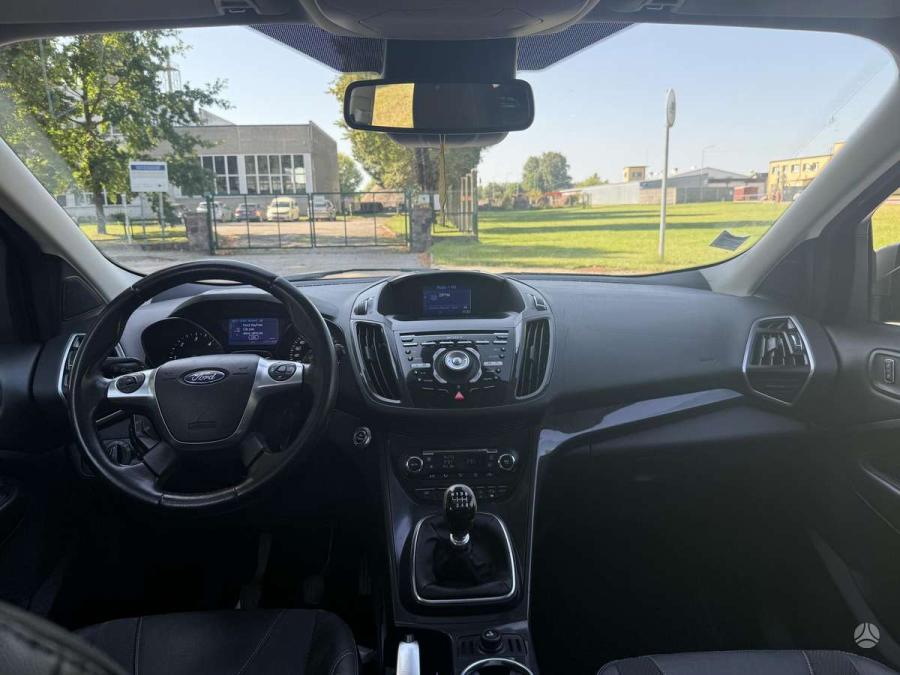 Brown Ford Kuga 2013 in Taurage, with an engine capacity of 2.00 L and mileage of 270 thousand km for 4400 €, photo 10 on AUTOMOTO.COM.LV