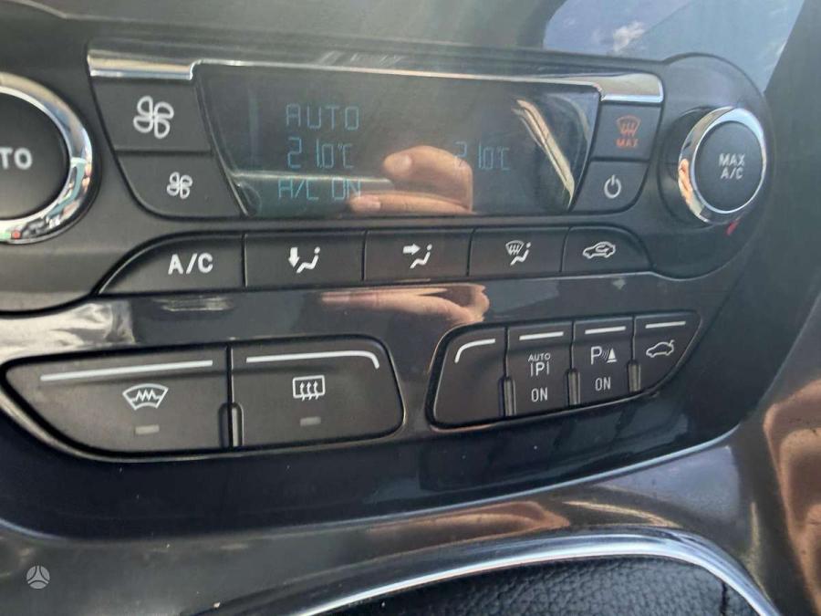 Brown Ford Kuga 2013 in Taurage, with an engine capacity of 2.00 L and mileage of 270 thousand km for 4400 €, photo 14 on AUTOMOTO.COM.LV