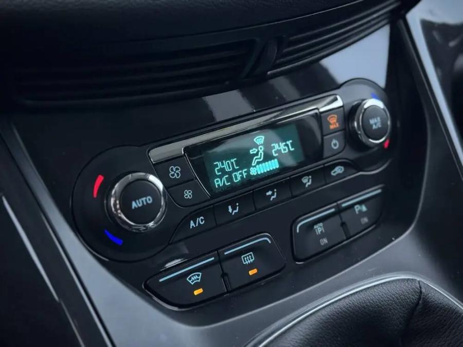 Brūns Ford Kuga 2014 Jelgava, ar dzinēja tilpumu 2.00 L un nobraukumu 339 tūkst. km par 7750 €, foto 16 vietnē AUTOMOTO.COM.LV