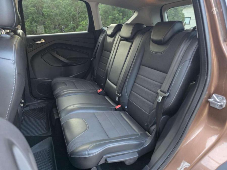 Brown Ford Kuga 2014 in Utena, with an engine capacity of 2.00 L and mileage of 238 thousand km for 4900 €, photo 27 on AUTOMOTO.COM.LV