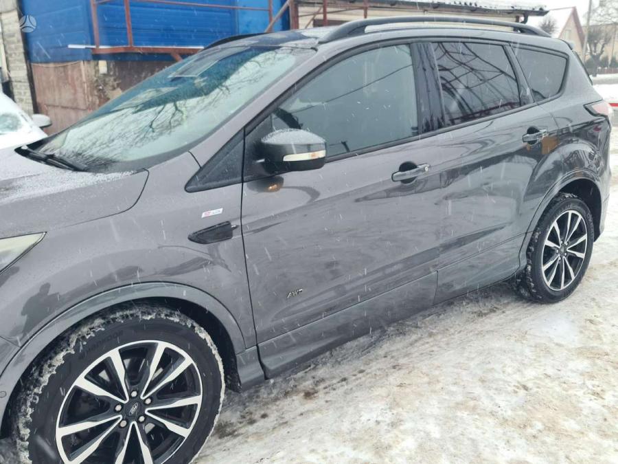 Brown Ford Kuga 2017 in Taurage, with an engine capacity of 2.00 L and mileage of 155 thousand km for 10200 €, photo 2 on AUTOMOTO.COM.LV