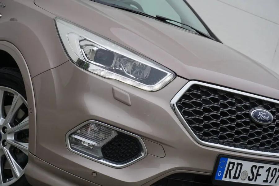 Brown Ford Kuga 2018 in Riga, with an engine capacity of 2.00 L and mileage of 199 thousand km for 11970 €, photo 1 on AUTOMOTO.COM.LV