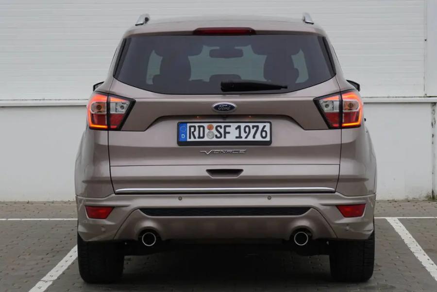 Brown Ford Kuga 2018 in Riga, with an engine capacity of 2.00 L and mileage of 199 thousand km for 11970 €, photo 11 on AUTOMOTO.COM.LV