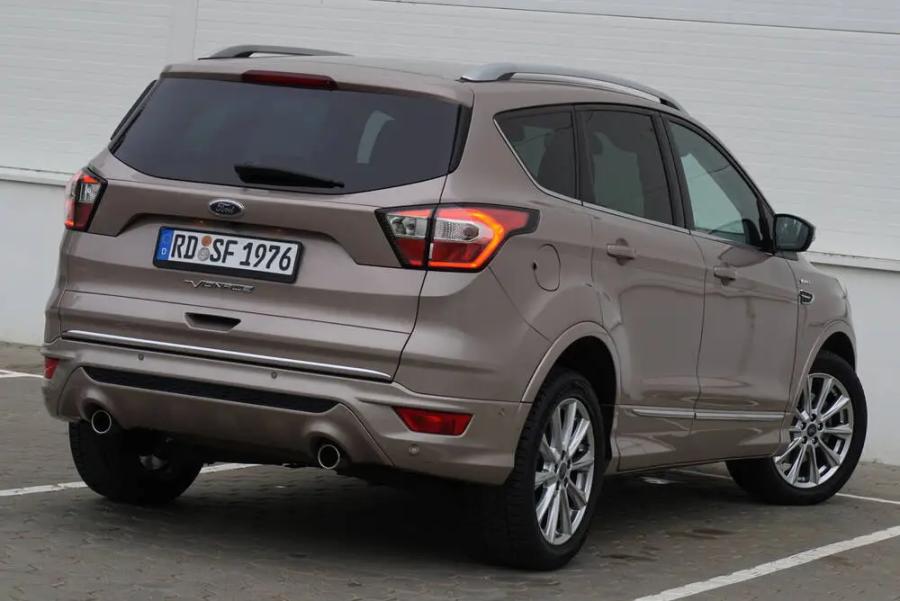 Brown Ford Kuga 2018 in Riga, with an engine capacity of 2.00 L and mileage of 199 thousand km for 11970 €, photo 12 on AUTOMOTO.COM.LV