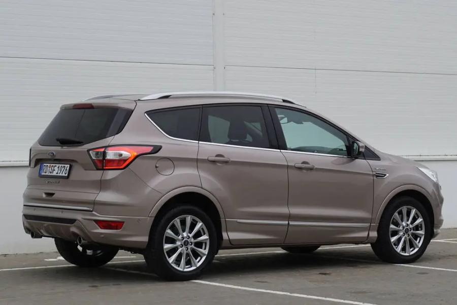 Brown Ford Kuga 2018 in Riga, with an engine capacity of 2.00 L and mileage of 199 thousand km for 11970 €, photo 13 on AUTOMOTO.COM.LV