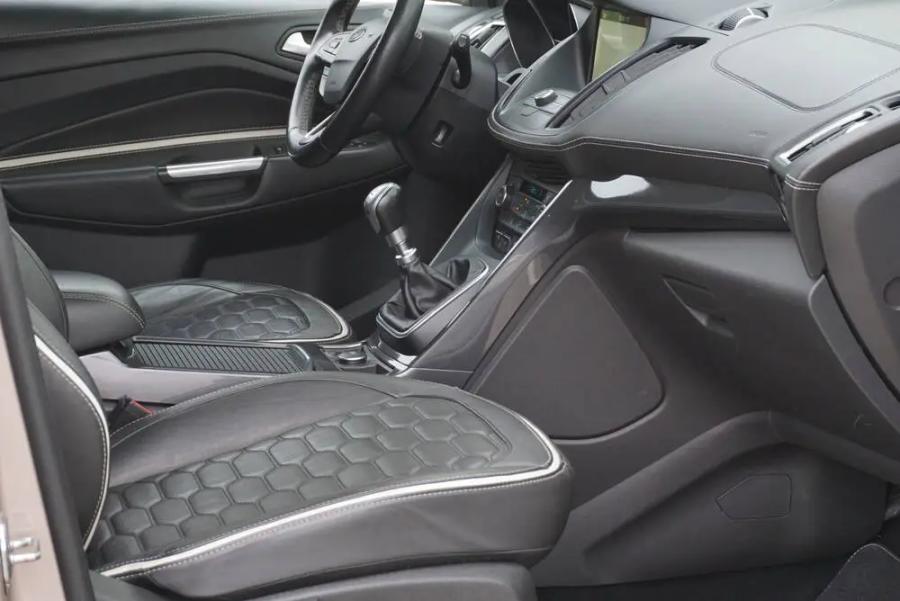 Brown Ford Kuga 2018 in Riga, with an engine capacity of 2.00 L and mileage of 199 thousand km for 11970 €, photo 17 on AUTOMOTO.COM.LV