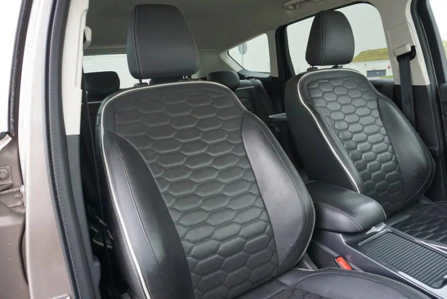 Brown Ford Kuga 2018 in Riga, with an engine capacity of 2.00 L and mileage of 199 thousand km for 11970 €, photo 18 on AUTOMOTO.COM.LV