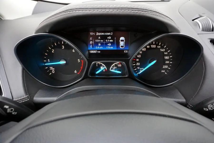 Brown Ford Kuga 2018 in Riga, with an engine capacity of 2.00 L and mileage of 199 thousand km for 11970 €, photo 26 on AUTOMOTO.COM.LV