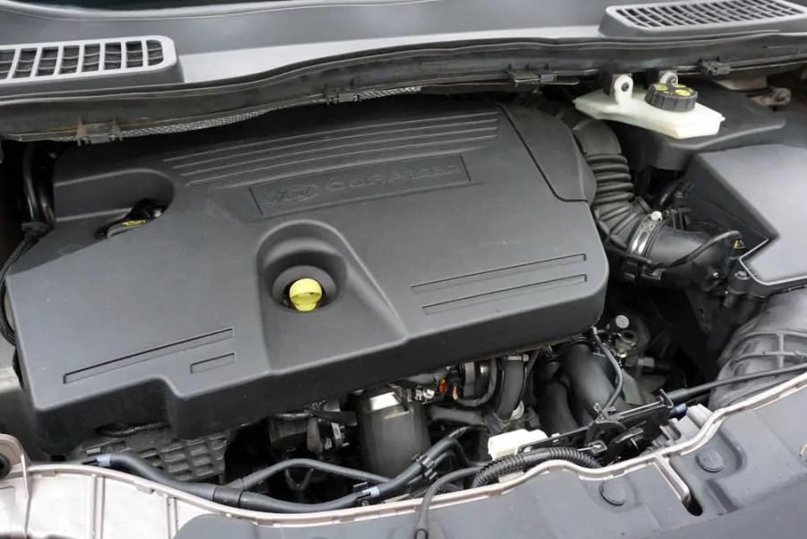 Brown Ford Kuga 2018 in Riga, with an engine capacity of 2.00 L and mileage of 199 thousand km for 11970 €, photo 34 on AUTOMOTO.COM.LV