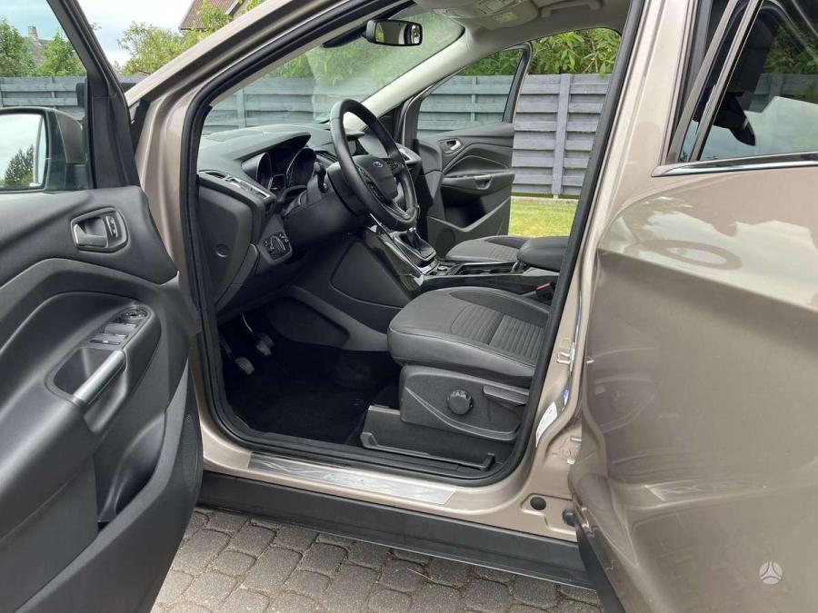 Brūns Ford Kuga 2018 Marijampole, ar dzinēja tilpumu 1.50 L un nobraukumu 89 tūkst. km par 9950 €, foto 10 vietnē AUTOMOTO.COM.LV
